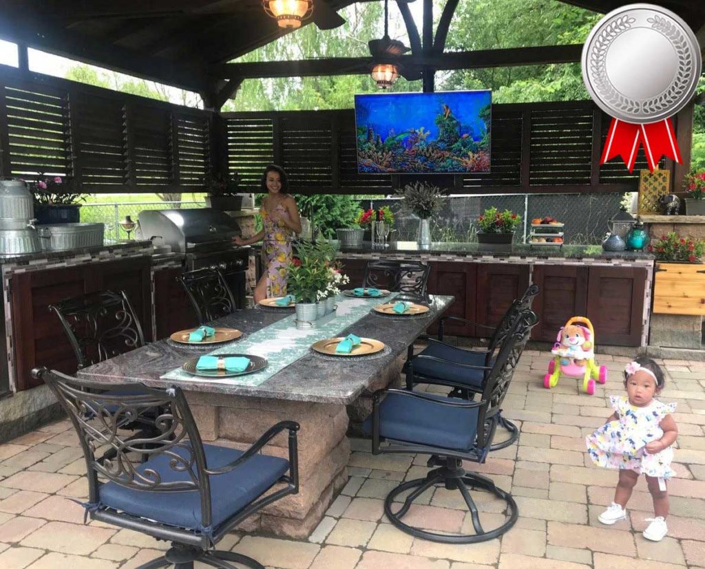 Karaoke dinner parties? Quiet moments? This family's outdoor kitchen ...